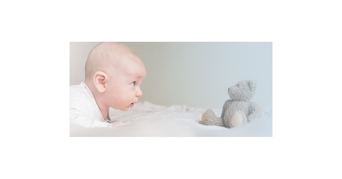 Bebé boca abajo y arriba para la motricidad | Nestlé Bebé