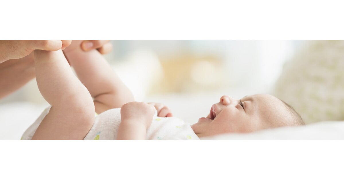 Cómo ayudar con los problemas de barriga del bebé | Nestlé Bebé